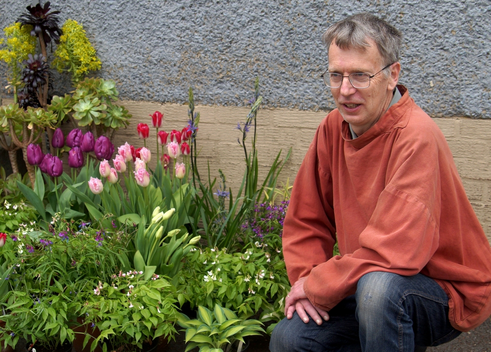 Julian Sutton poses by Alan Wilson’s welcome display | Hardy Plant Society